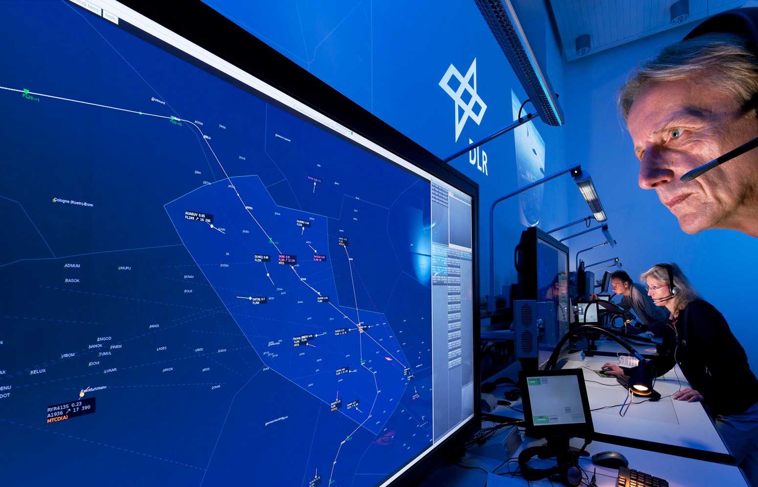 Assistenzsystem für Fluglotsen soll intelligenter werden
