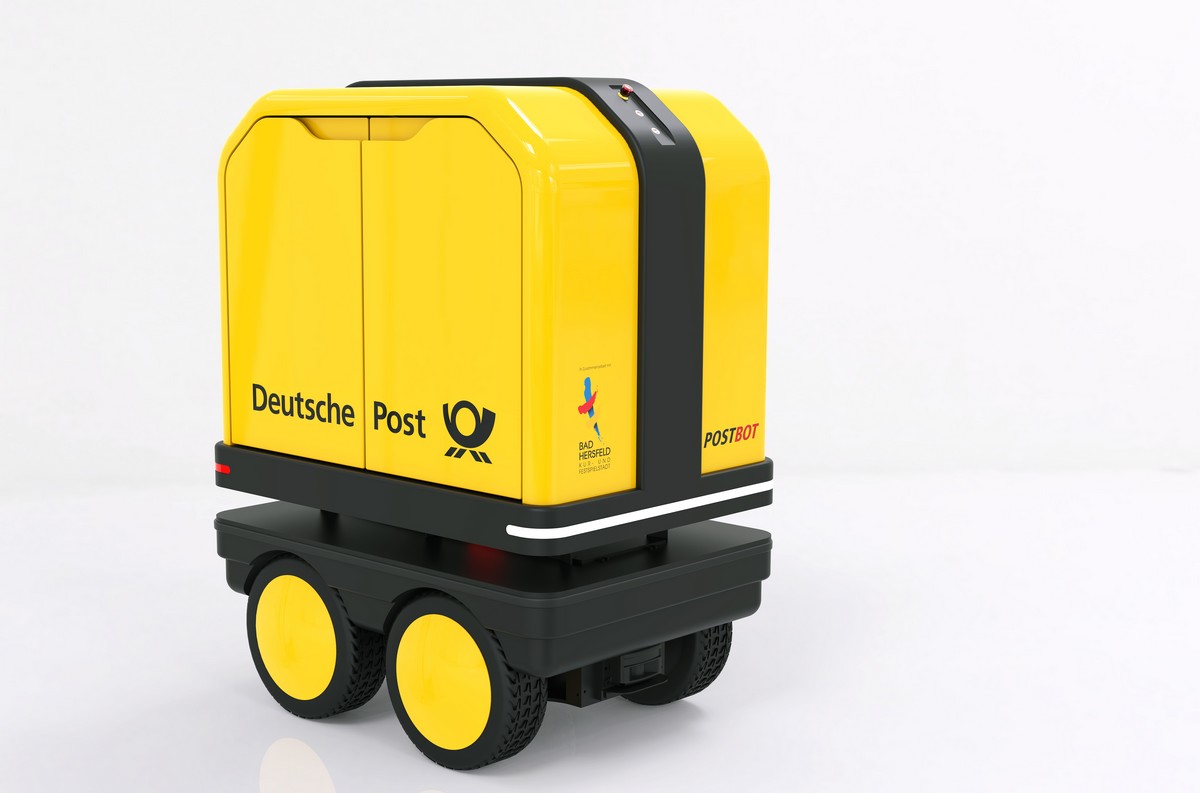 Zustell-Roboter „ PostBOT “ unterstützt Postboten beim Zustellen