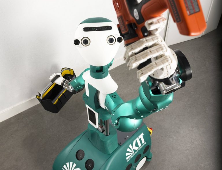 Humanoider Assistenz-Roboter ARMAR: Nummer 6 lernt