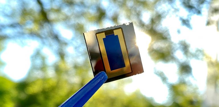 Perowskit-Solarzellen: Effizient und flexibel im Doppelpack