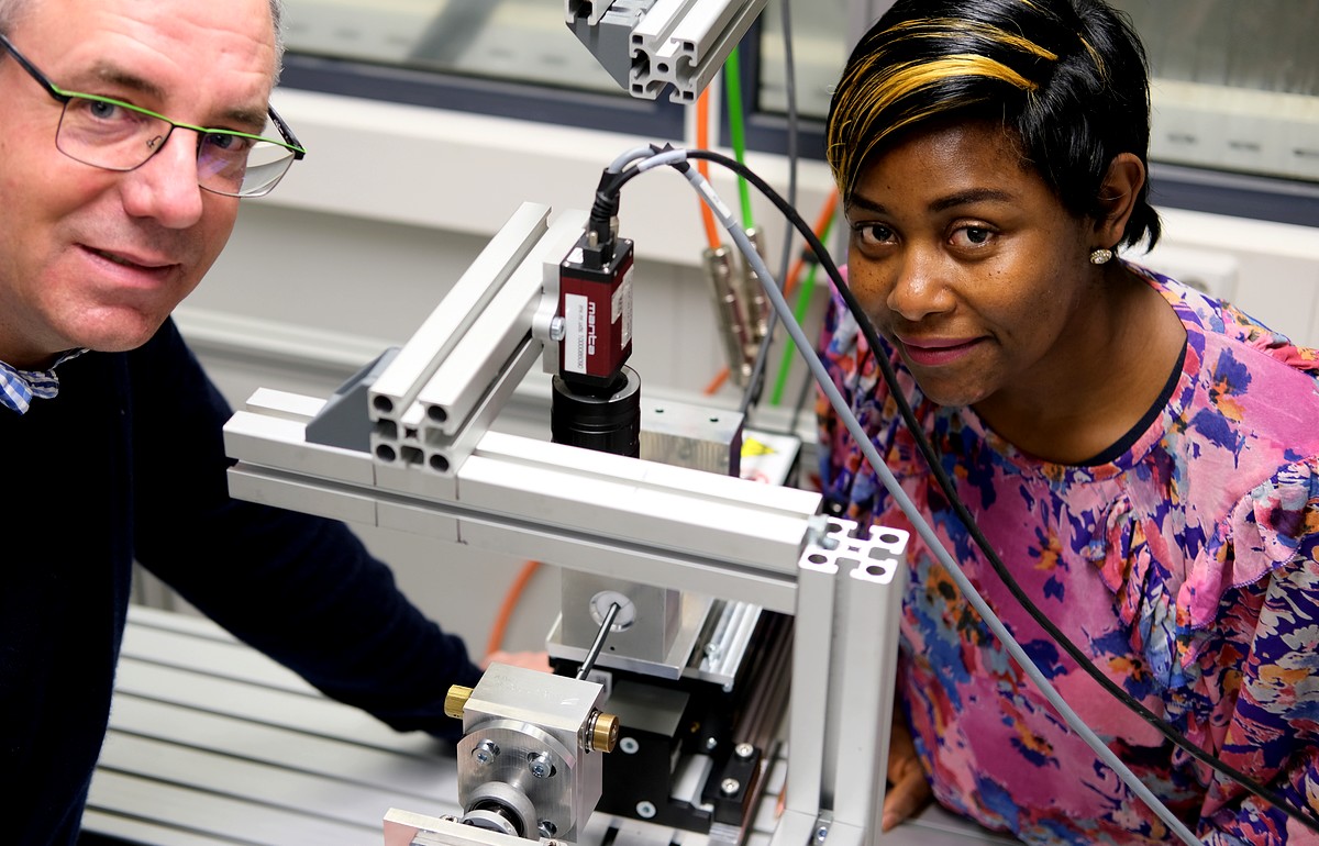 Simulationen für durchdachten Kabel-Einbau ins Auto